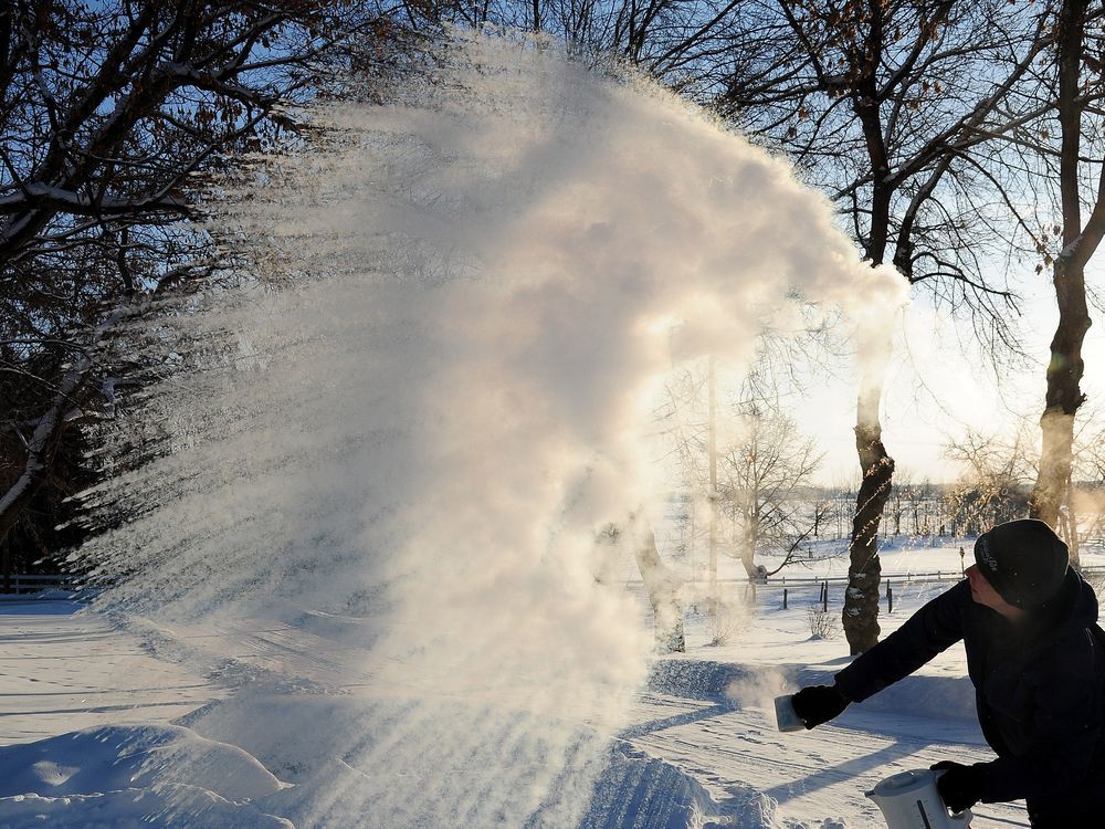 Boiling water vapourizing in extreme cold | Edmonton Journal