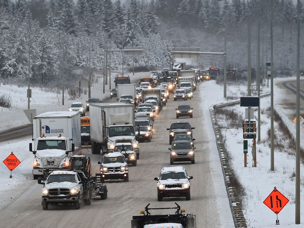 Edmonton weather: Heavy snow leaves roads a mess | Edmonton Journal