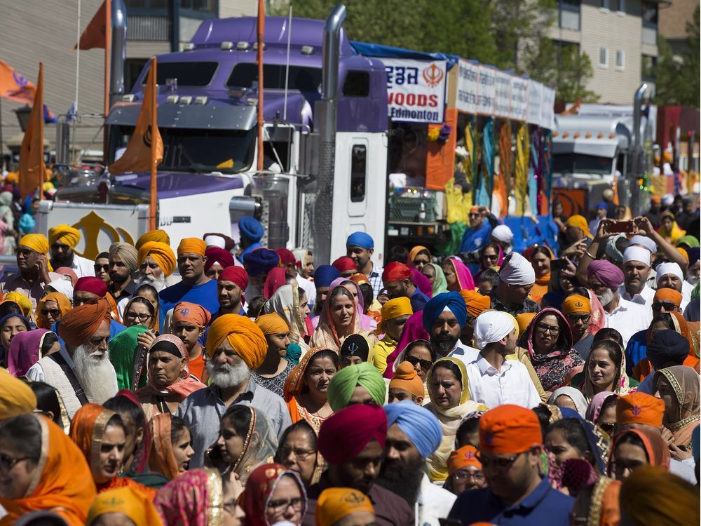 Thousands watched and walked in the annual Sikh parade | Edmonton Journal
