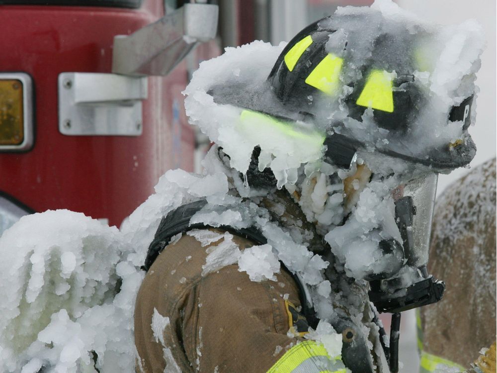 Fire crews adapt to calls during extreme cold | Edmonton Journal