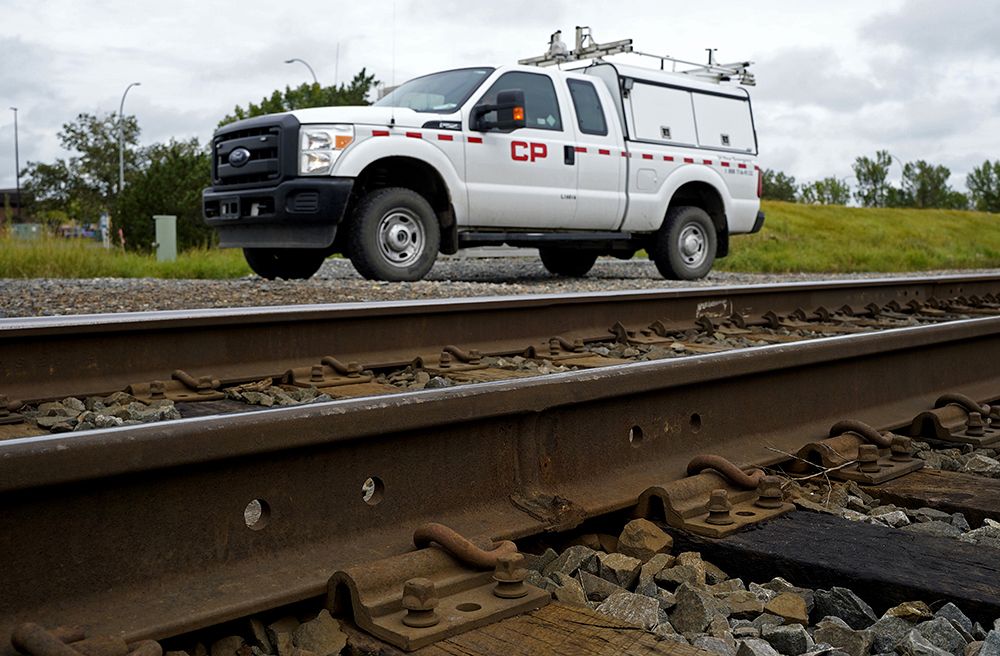 Malfunctioning CN train gates causing traffic standstill on 149 Street ...
