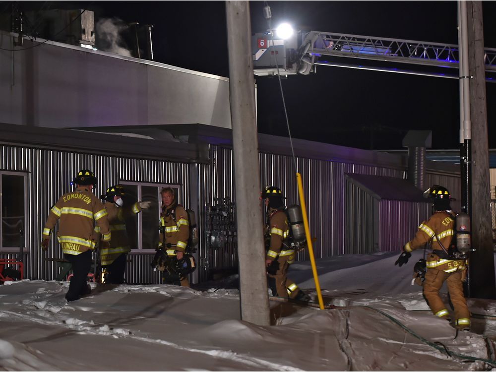 More than a dozen crews fight fire in south Edmonton | Edmonton Journal