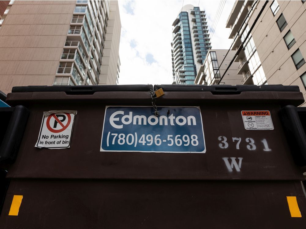 Edmonton councillors would keep trash pick-up public | Edmonton Journal