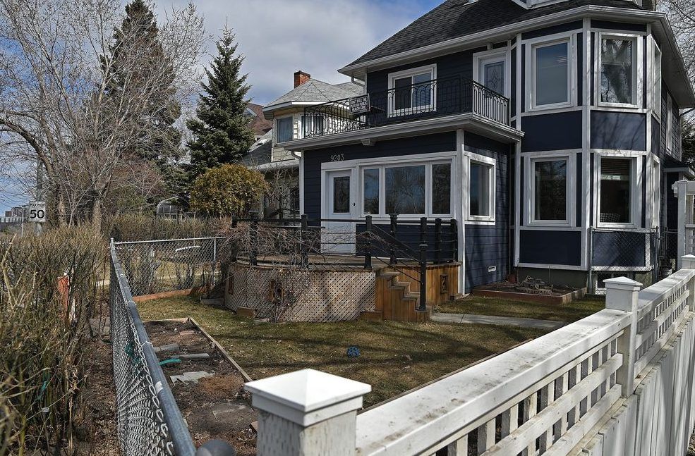 Homeowners team up to list 10-lot block along Edmonton's river valley ...