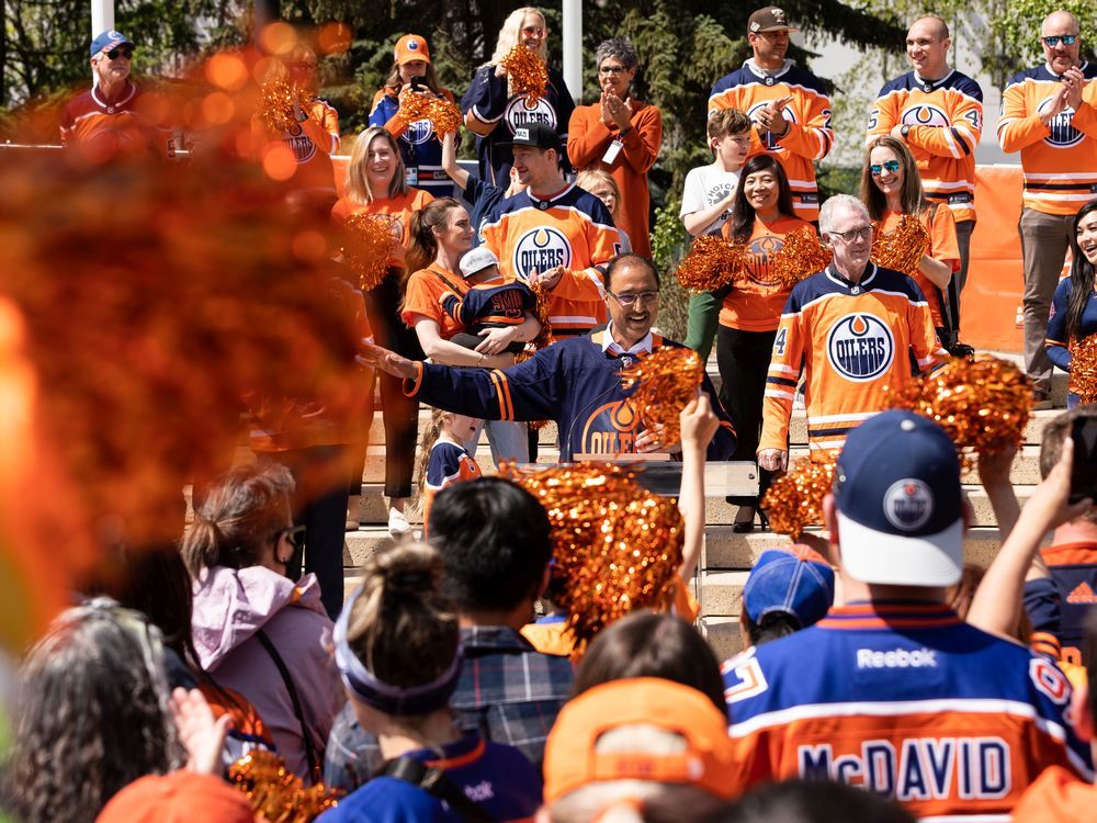 Edmonton Oilers fans fuel the fire to extinguish the Flames in Game 4 ...