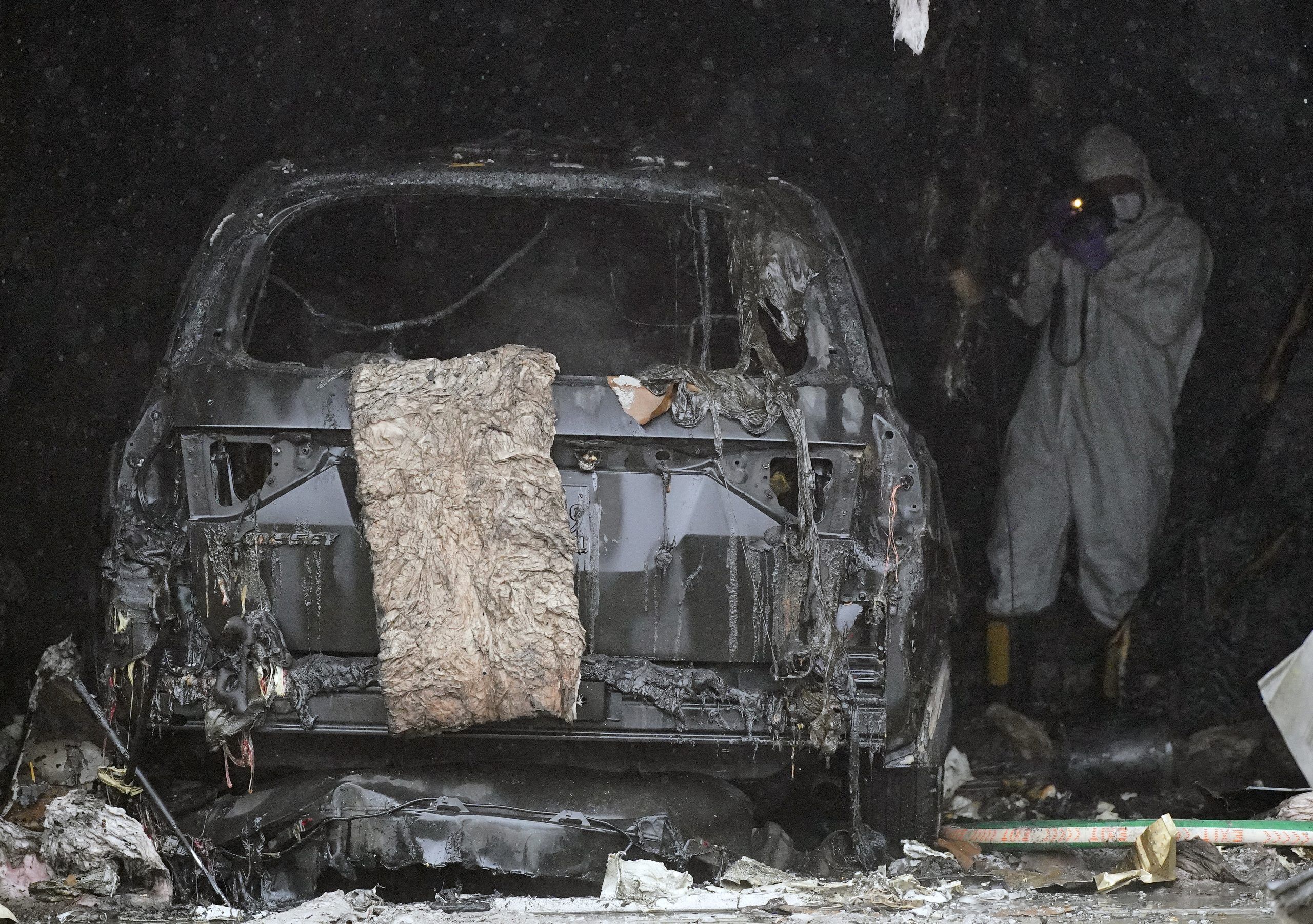 Fire crews extinguish garage blaze in Windermere | Edmonton Journal