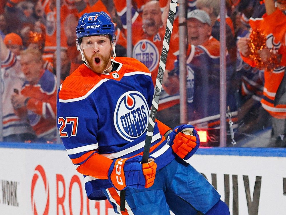 This in from Tony Brar of Edmonton Oilers public relations, lines ...