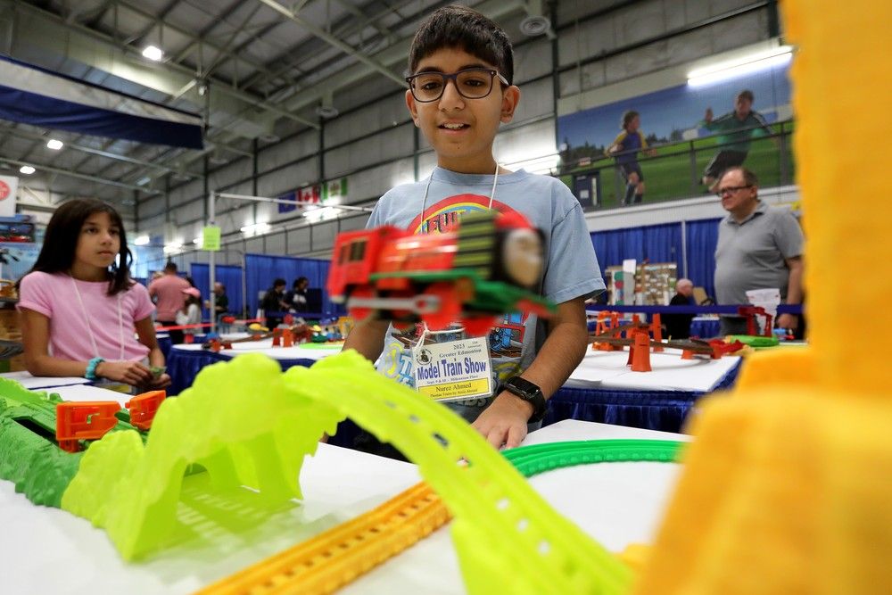 Photos: Greater Edmonton Model Train Show, 11th annual Strathearn Art ...
