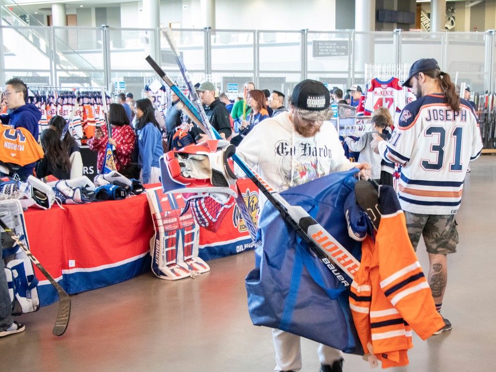 Photos: Edmonton hockey fans take part in Oilers Fan Day in Ice ...