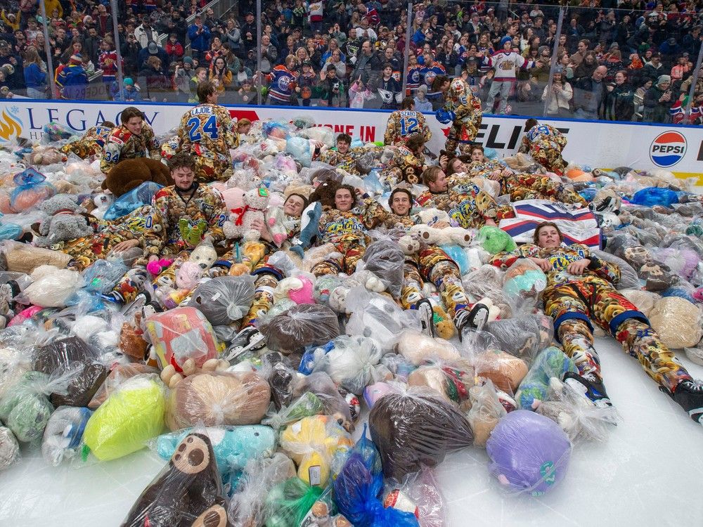 Photos: Edmonton Oil Kings Teddy Bear Toss game at Rogers Place | The ...