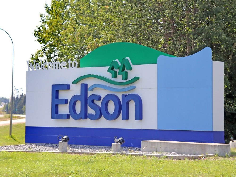 Three Edmonton police officers injured in crash near Edson | Edmonton ...