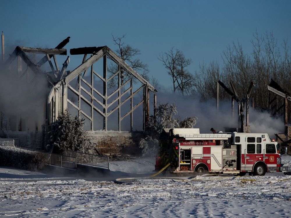 Early morning fire destroys Northern Bear Golf Course clubhouse ...