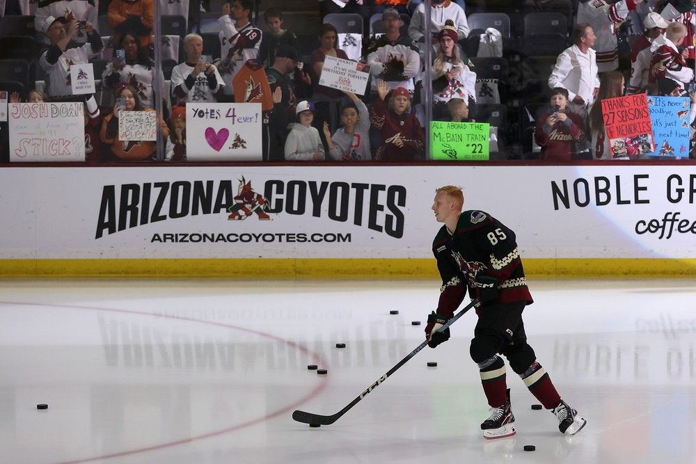 Photos: Arizona Coyotes fans bid farewell with 5-2 win over the Oilers ...