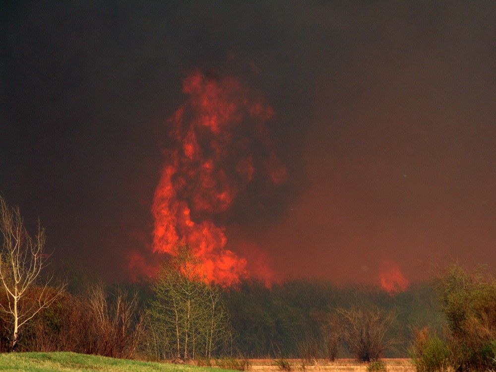 Rebuilt Town of Slave Lake at threshold of wildfire again | Edmonton ...
