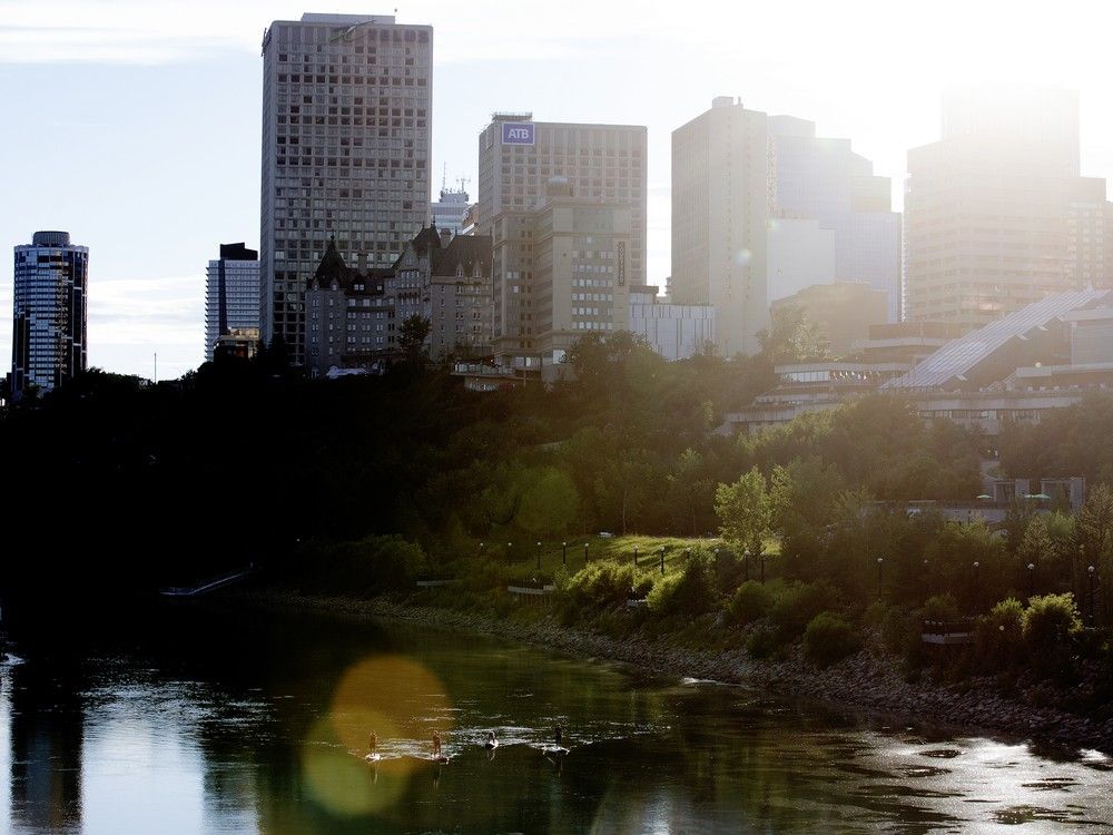 Edmonton weather: 70 km/h winds blow through an otherwise sunny day ...