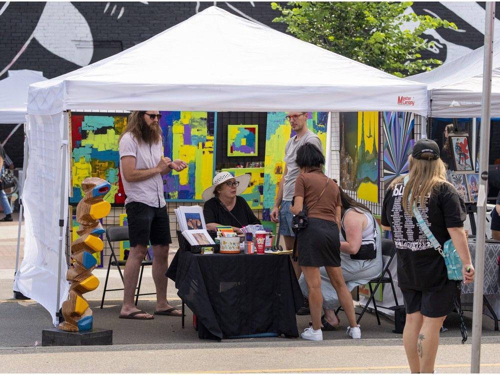 Artists take over Whyte Avenue for annual Art Walk | Edmonton Journal
