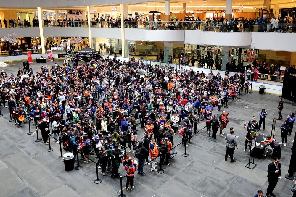 Photos: Oilers fans pack West Edmonton Mall for autograph session ...