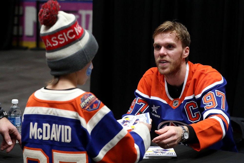 Photos: Oilers fans pack West Edmonton Mall for autograph session ...