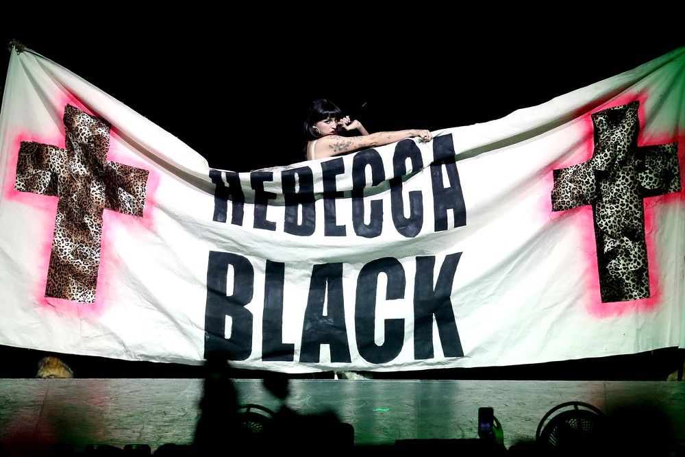 Katy Perry brings action, androids and acrobatics to Edmonton ...