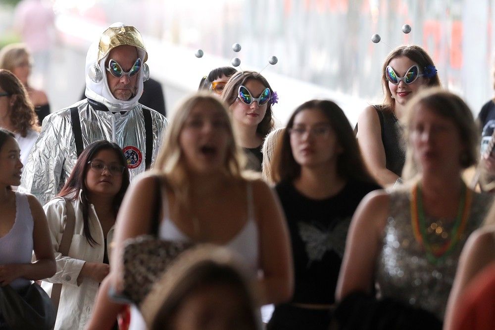 Katy Perry brings action, androids and acrobatics to Edmonton ...