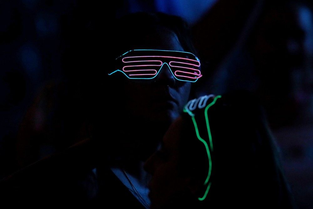 Katy Perry brings action, androids and acrobatics to Edmonton ...