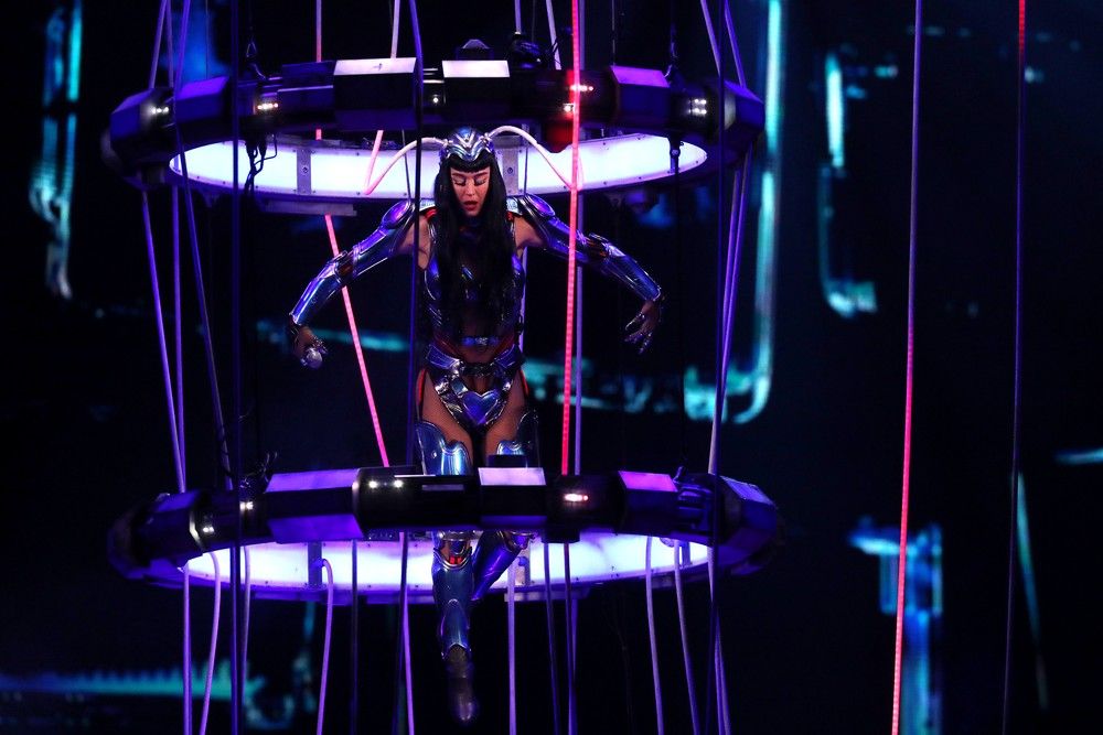 Katy Perry brings action, androids and acrobatics to Edmonton ...
