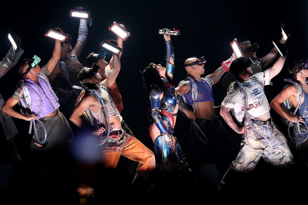 Katy Perry brings action, androids and acrobatics to Edmonton ...