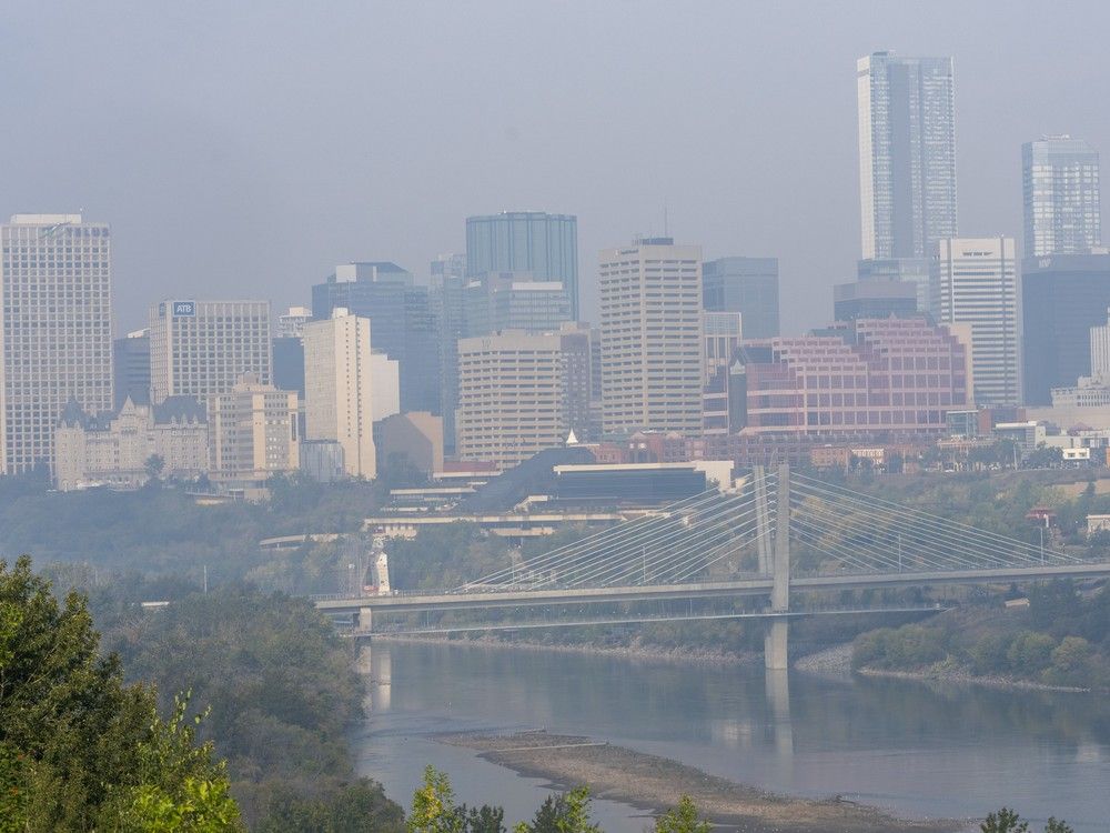 Smoke from swirling wildfires envelopes Edmonton area, triggers alerts ...
