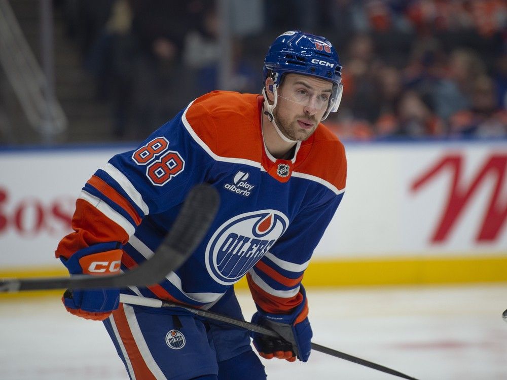 Oilers' Andrew Mangiapane back in lineup after healthy scratch ...