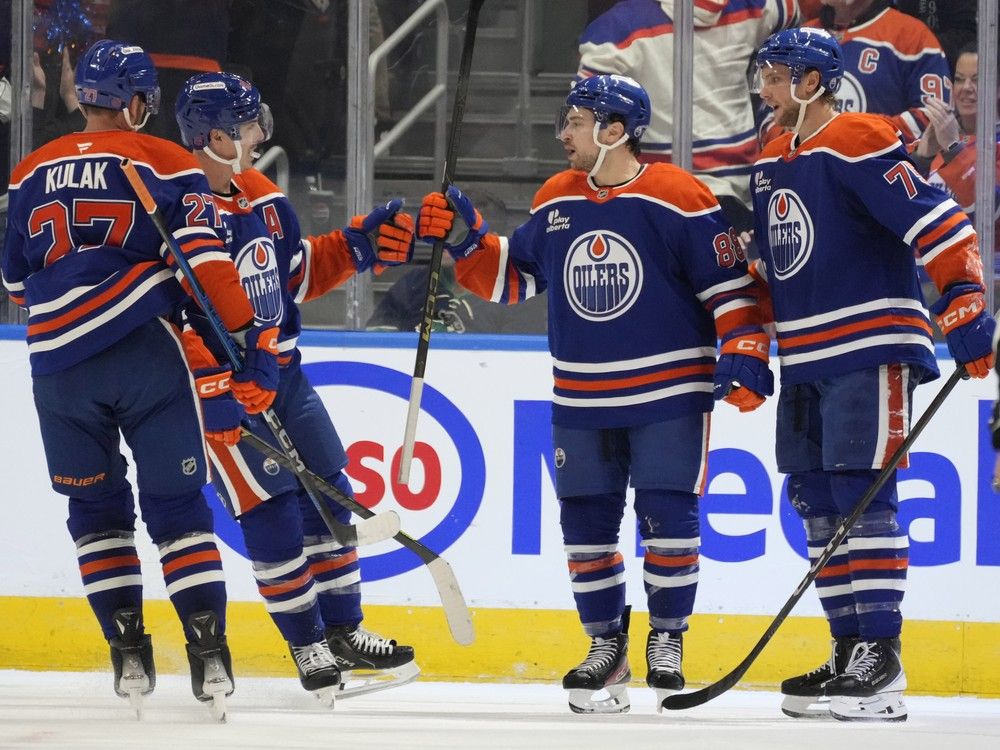 Edmonton Oilers choke the life out of the Vancouver Canucks | Edmonton ...