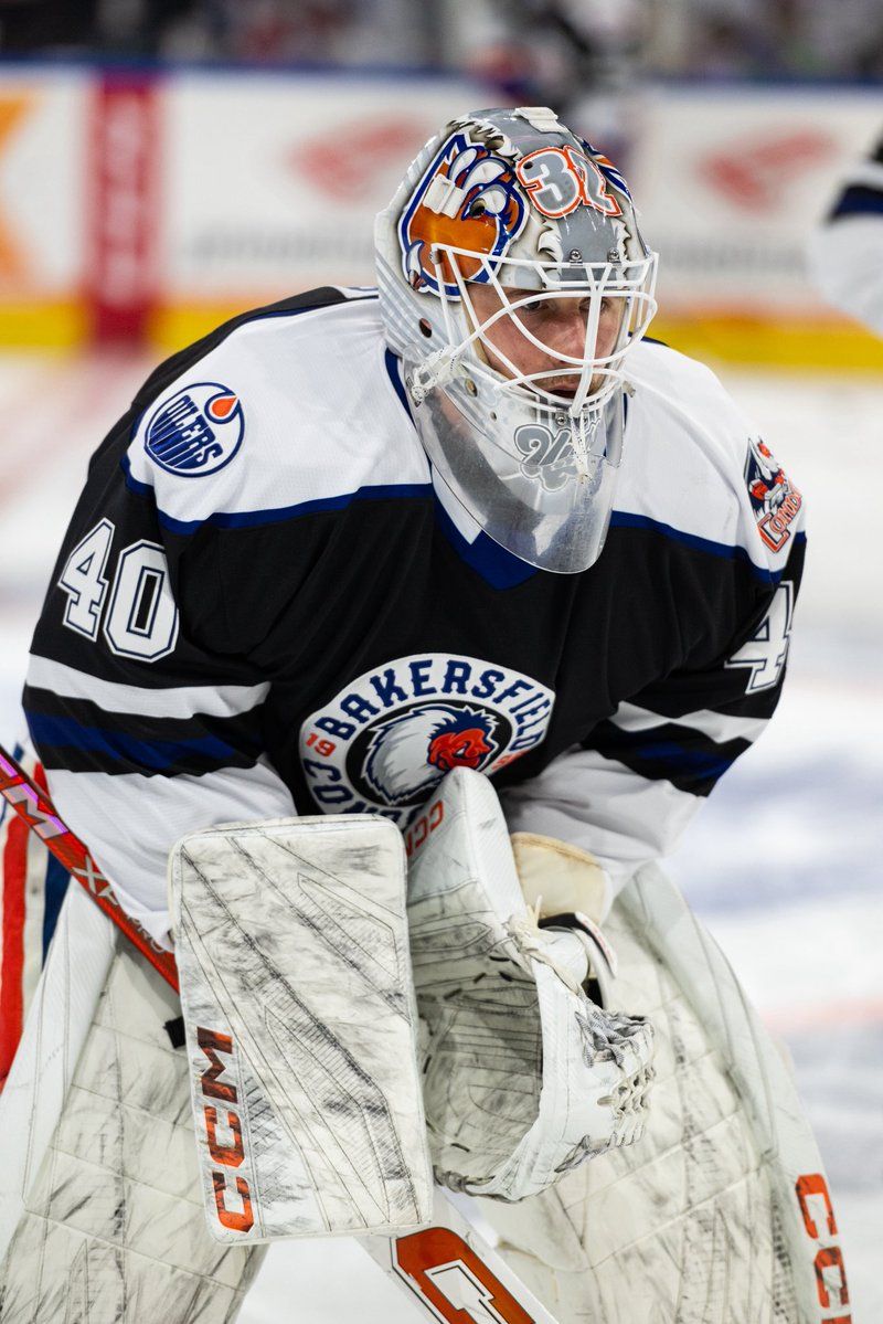 Edmonton Oilers hold on to top-performing prospect goalie Connor Ungar ...