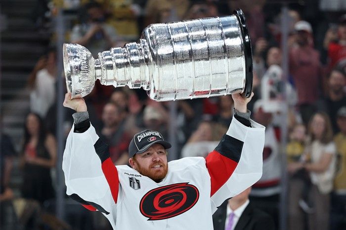 Edmonton Oilers sign Stanley Cup champion goalie from Carolina ...