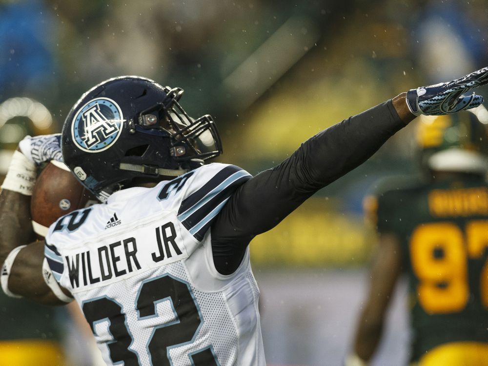 EE Football Team saves one wild splash for opening of free-agency ...