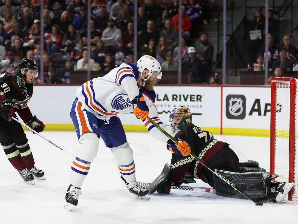Oilers fans take over Mullett Arena to watch their team defeat Coyotes ...