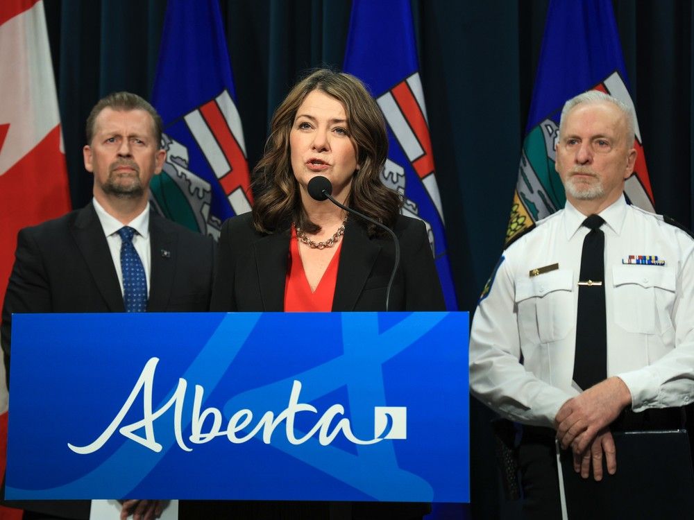 GUNTER: Smith's border patrol the lone grown-up Canadian response to ...