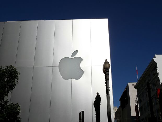 Apple downgraded, risks seen to $300 | Financial Post