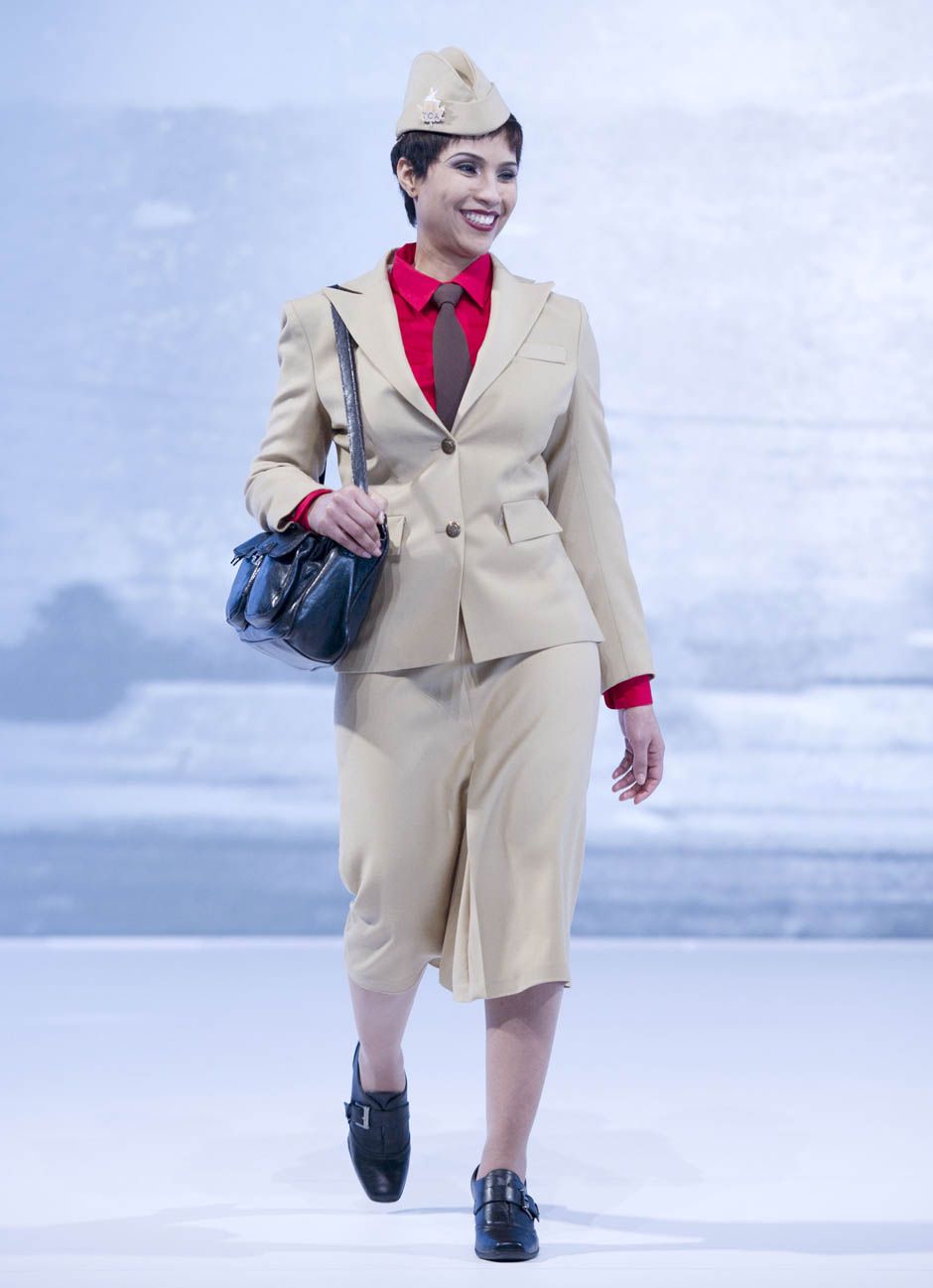Boeing 787 Dreamliner and vintage uniforms fashion show: Gallery ...