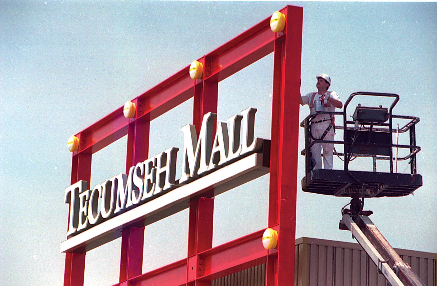 H&R REIT buys Primaris Retail REIT in $2.75-billion deal | Financial Post