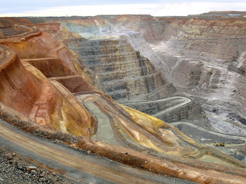 Barrick considering sale of 3 Australian gold mines: sources ...