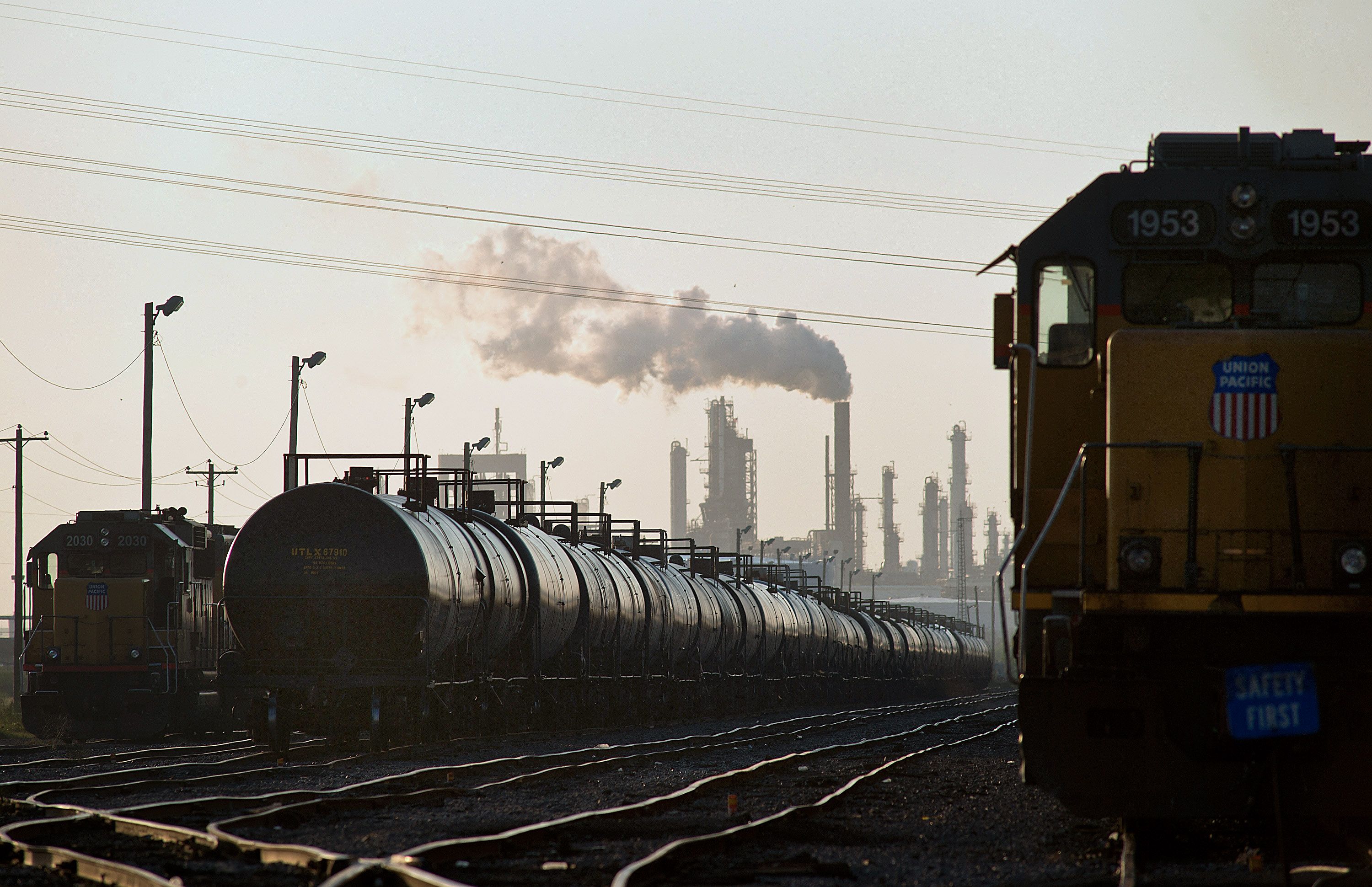 Investments in Western Canada oil rail terminals top USD1B: report ...