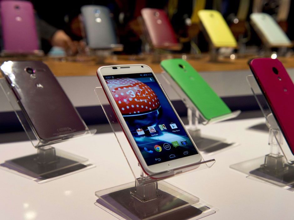 Moto X review: Google has smartphone contender in new, customizable ...