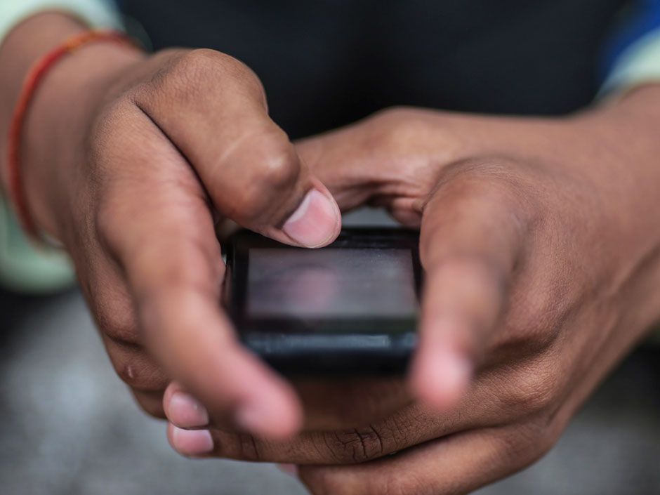 CRTC launches review of wireless code that ended high roaming fees ...