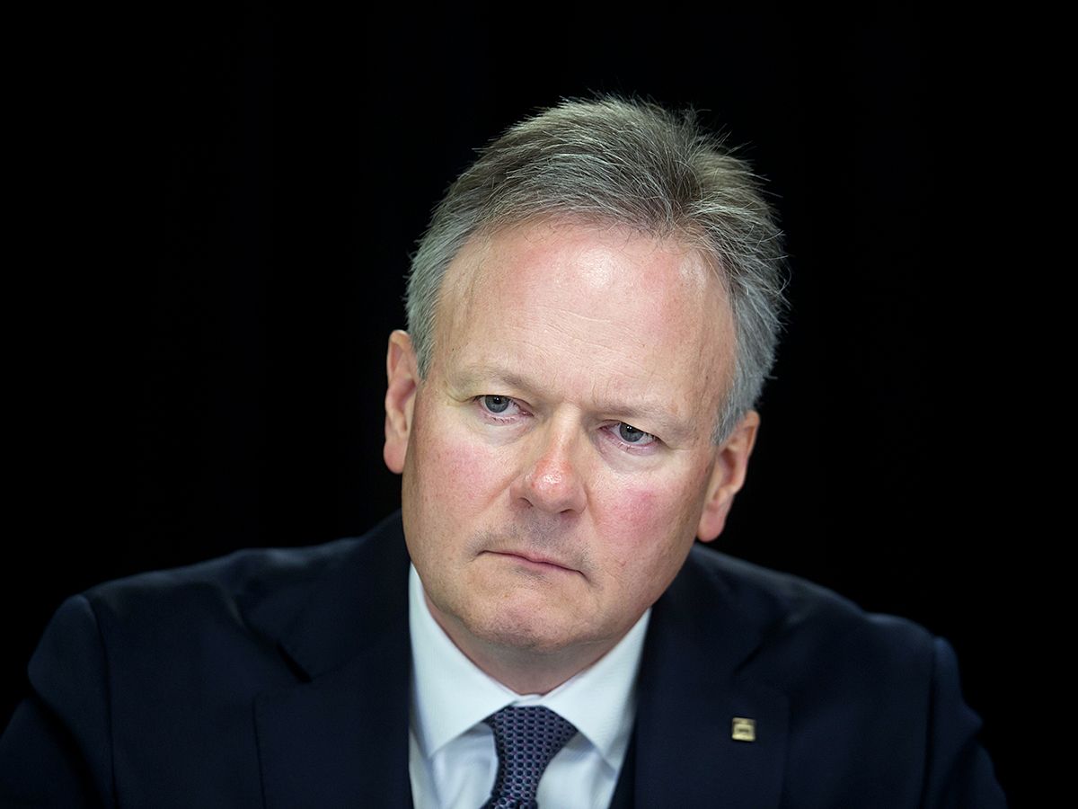 If the economy is really on fire, why is Poloz so hesitant to change ...