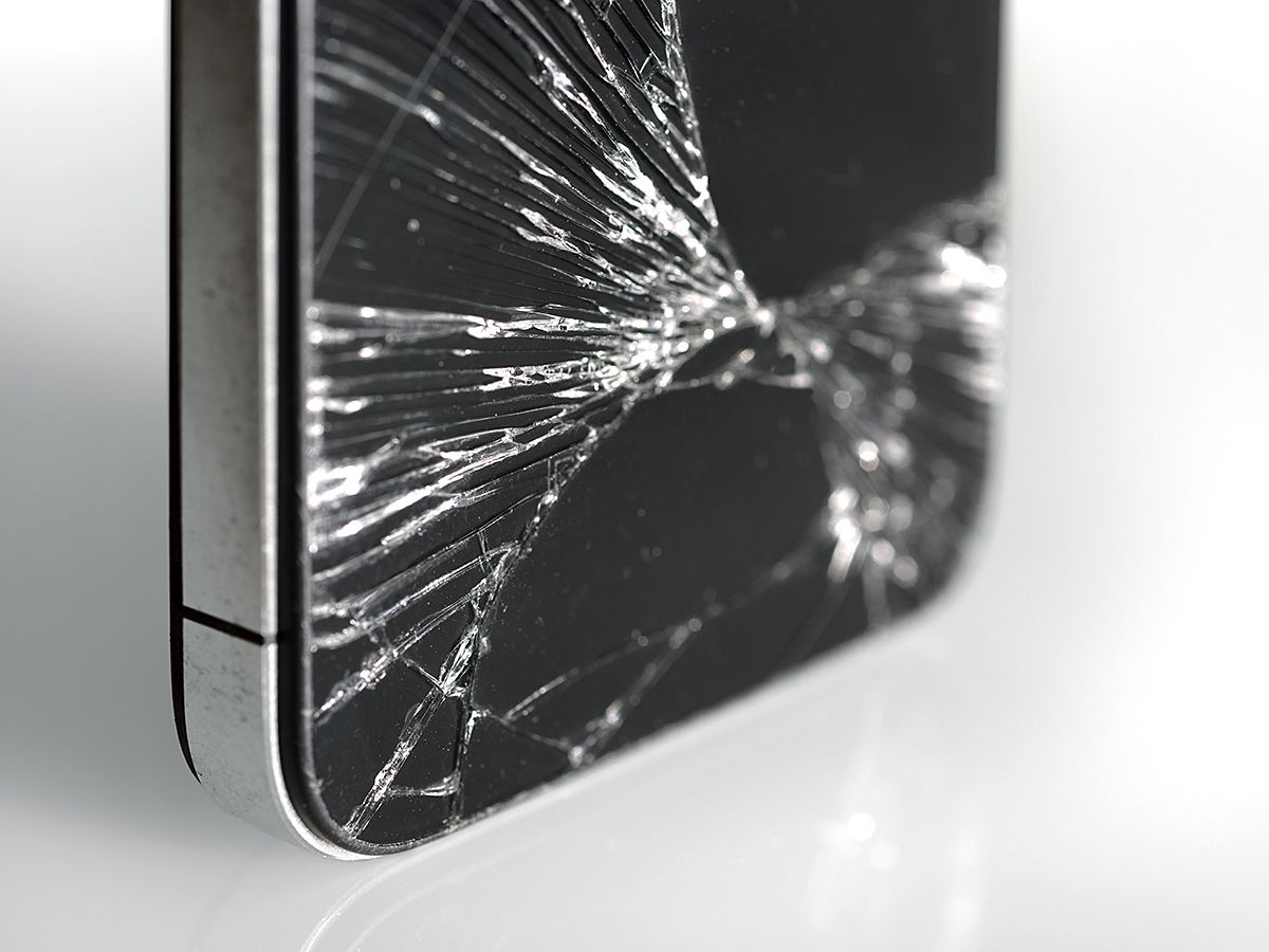 Cracking into the business: Apple makes iPhone screen fixes easier as ... Cracking into the business: Apple makes iPhone screen fixes easier as ...