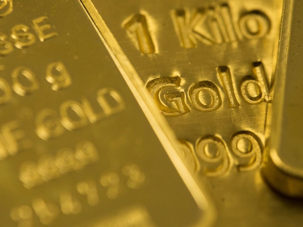 Gold heads for best year in a decade with U.S. dollar on the ropes ...