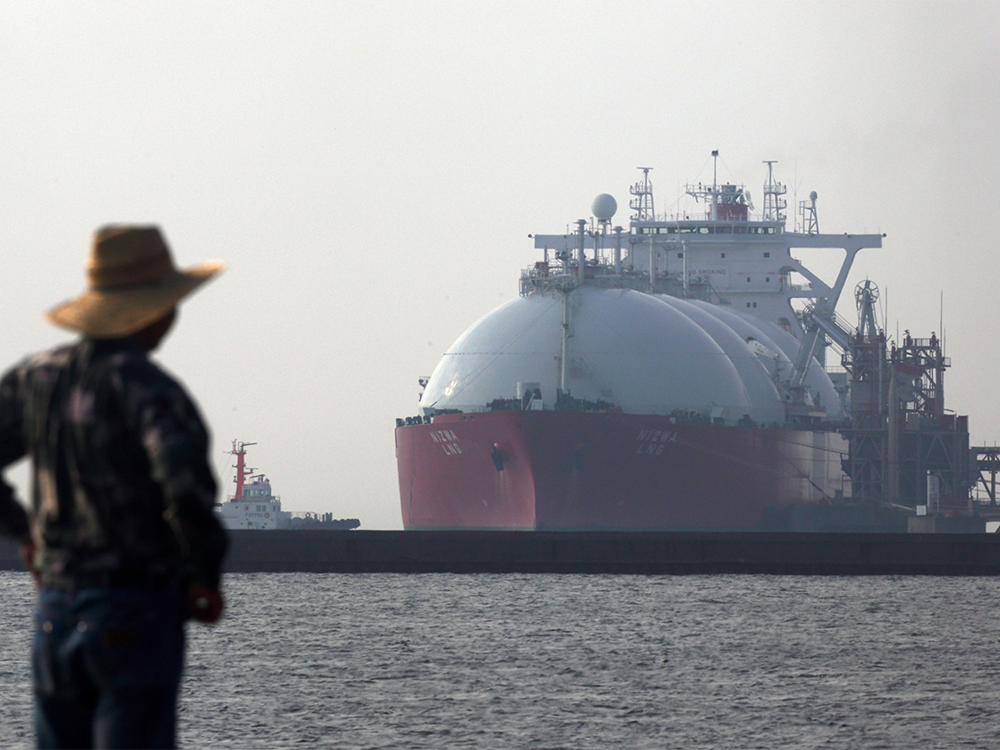LNG Japan sign $880 million deal to join giant Australian gas project ...