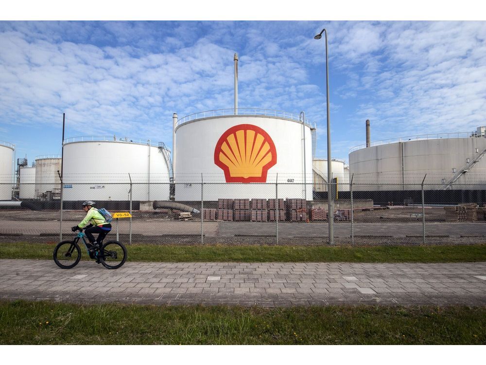 Shell Investors Back Weaker Emissions Targets at Meeting | Financial Post