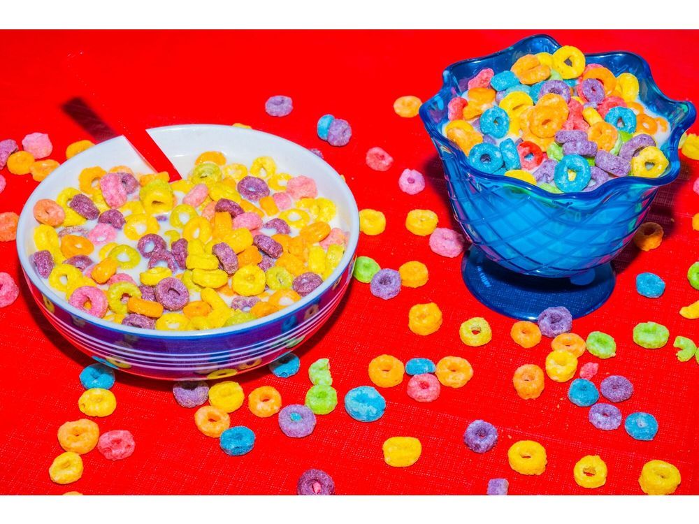 Froot Loops Cling to Vivid Colors as Food Makers Face Dye Bans ...