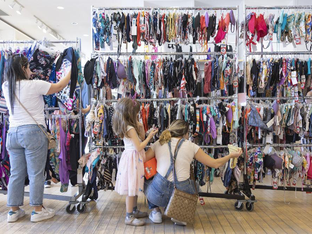 Canadian consumer confidence rises | Financial Post