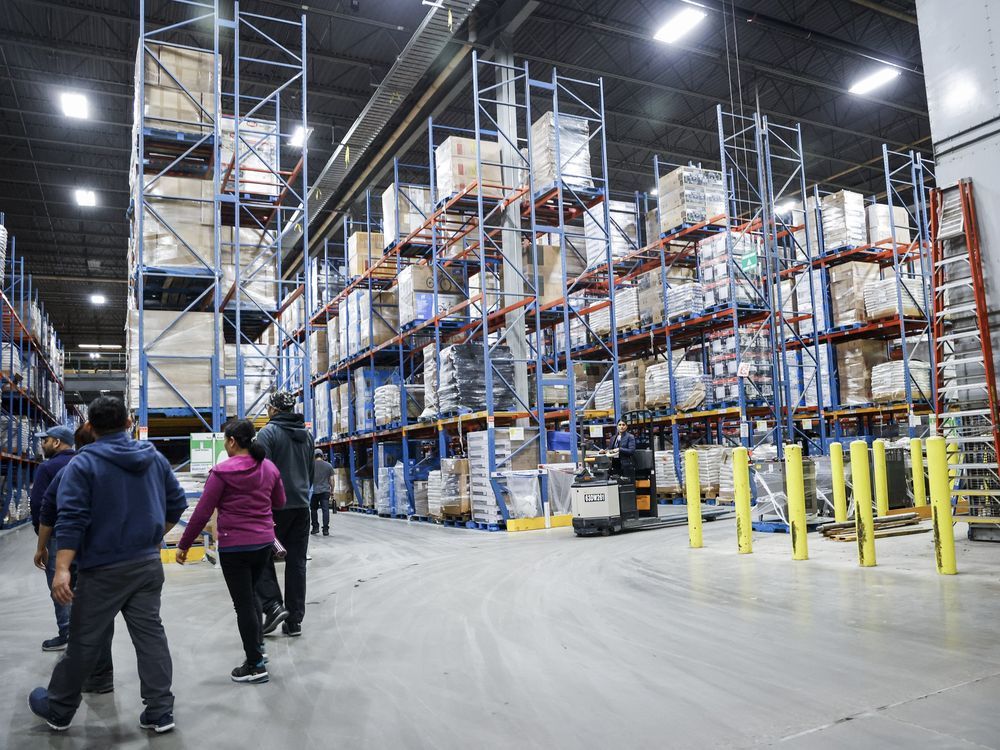 Walmart warehouse workers in Ontario vote to join union, Unifor says ...